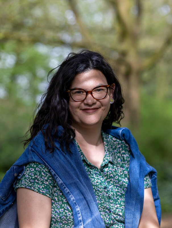 Satrina Abdullah - Satrina Abdullah | VindeenTherapeut.be